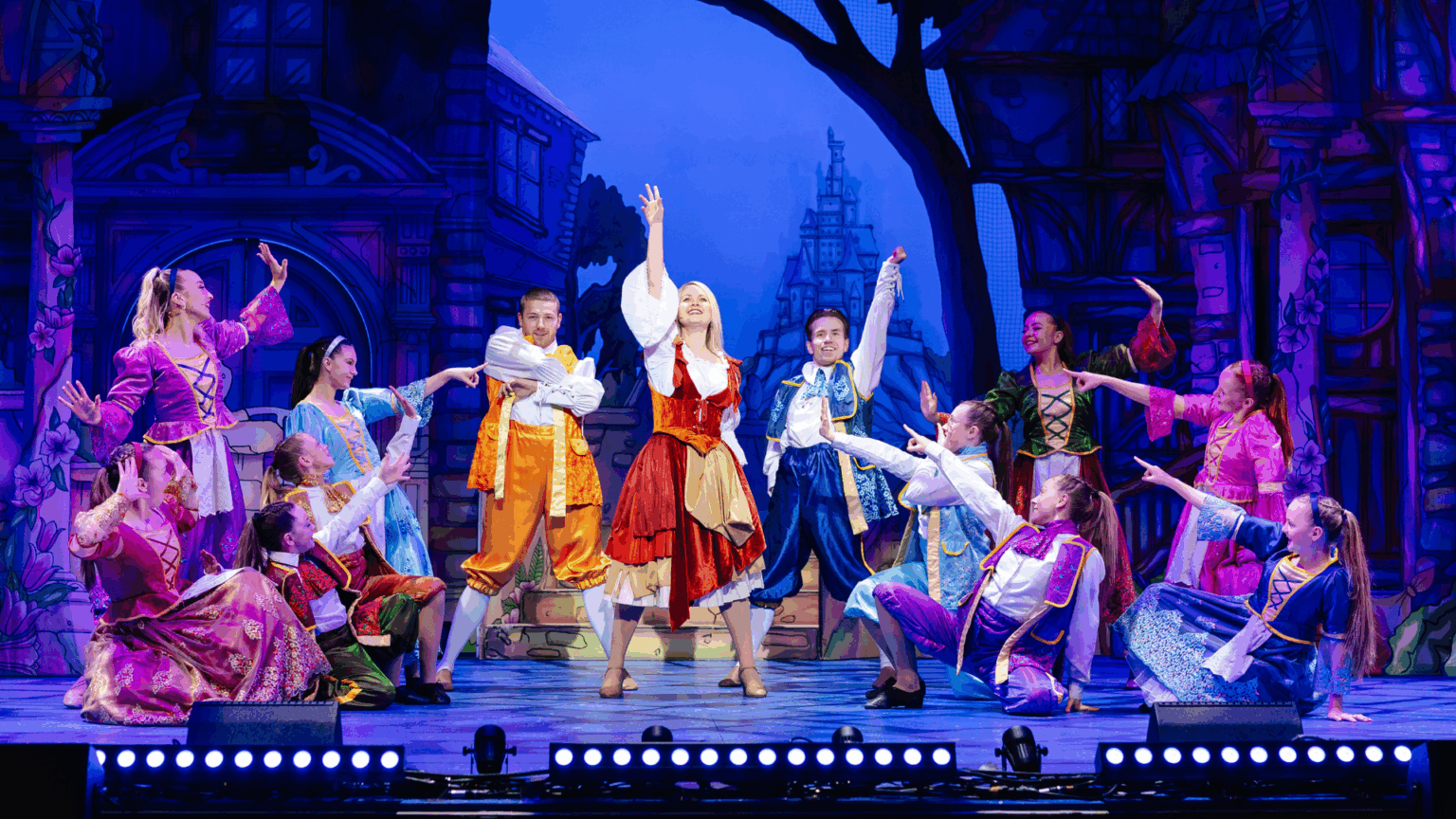 Review Cinderella, Venue Cymru By Michelle Mullineux - Get The Chance